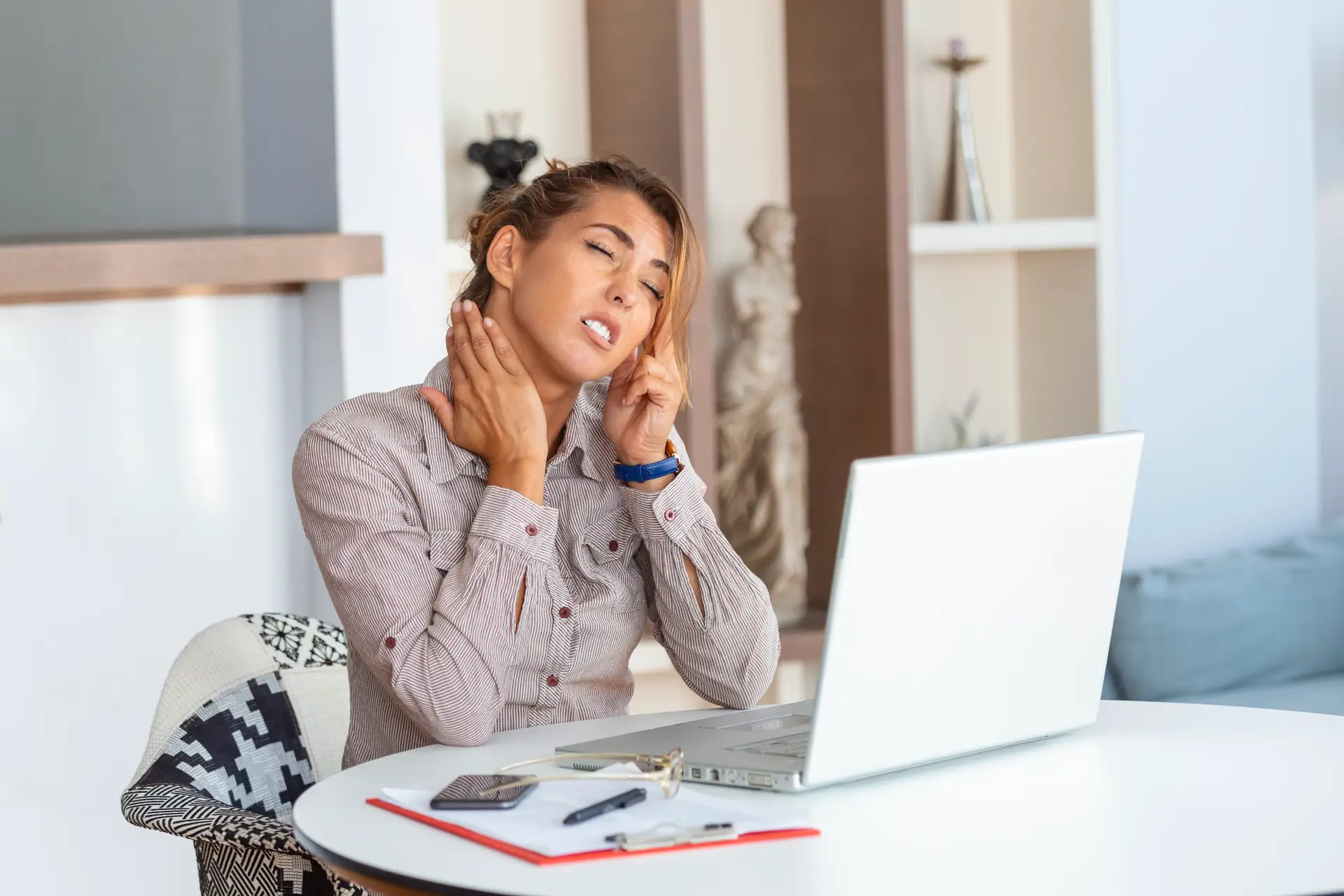 4 Simple Steps to Fight Against the Impact of Desk Jobs on Your Body